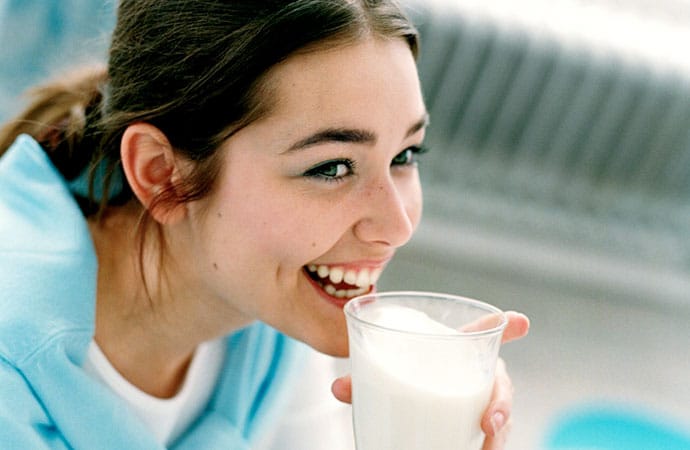 Leite e derivados lácteos e o consumo na fase adulta - Digital Balde Branco